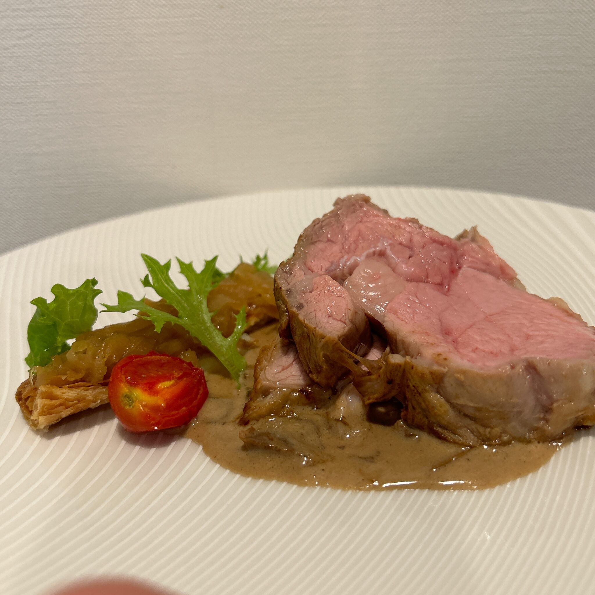 仔牛のローストの魅力を味わおう！初めての方にもおすすめの一皿 - Bistro Petit a petit（ビストロ プティタプティ）